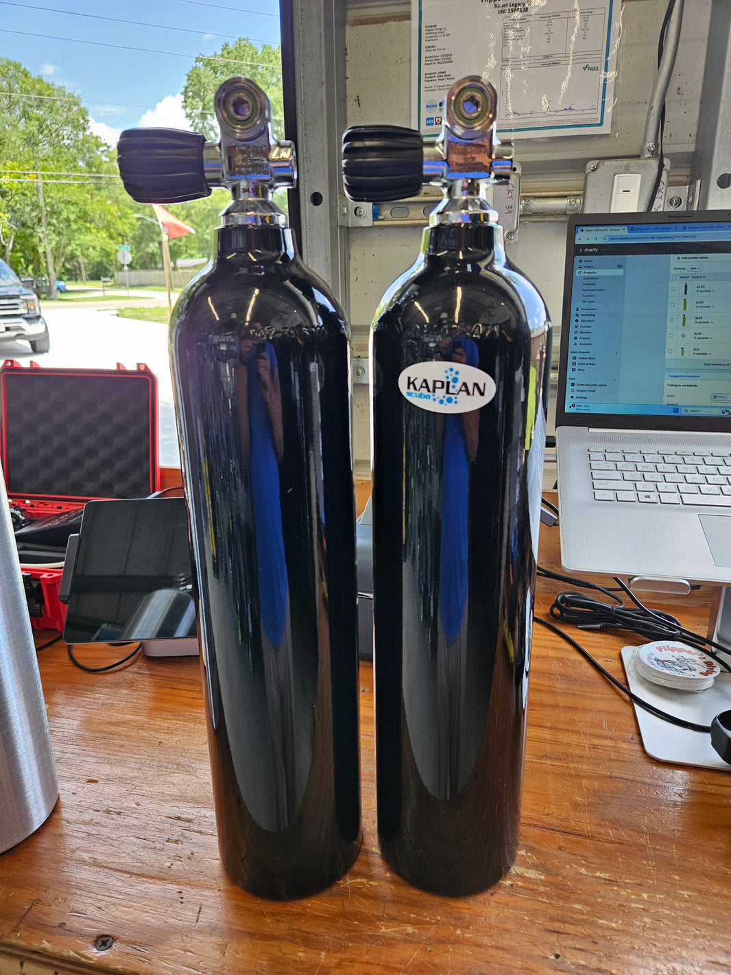 Cylinders & Valves – Flipper's Diving LLC